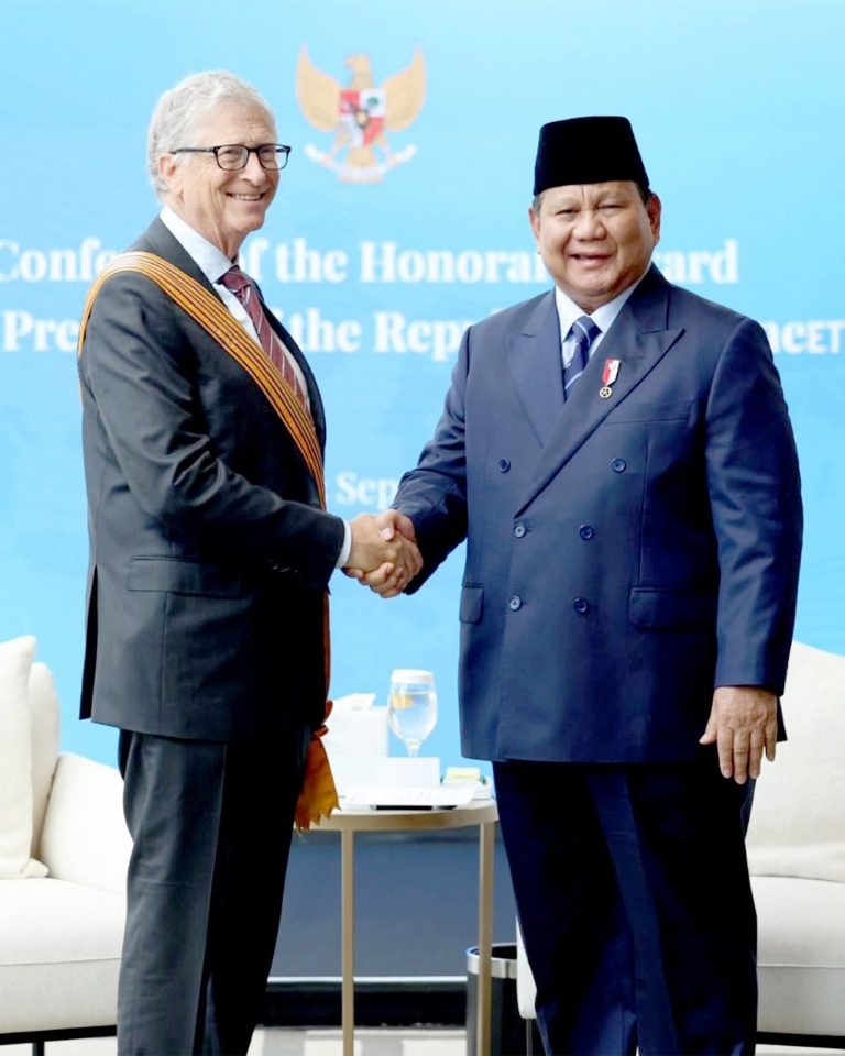 Presiden Prabowo Subianto Berikan Penghargaan Tanda Kehormatan Pendiri ...